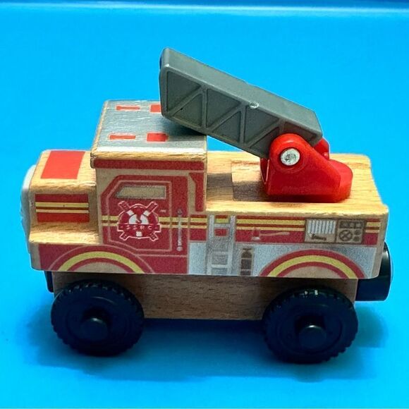 Thomas & Friends | Toys | Thomas Friends Woodenrailway Flynn The Fire ...